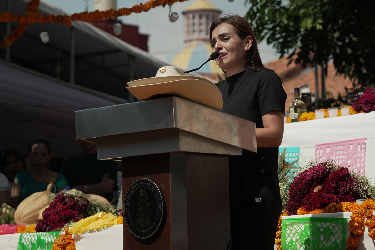 Widow of Carlos Manzo is inaugurated as mayor