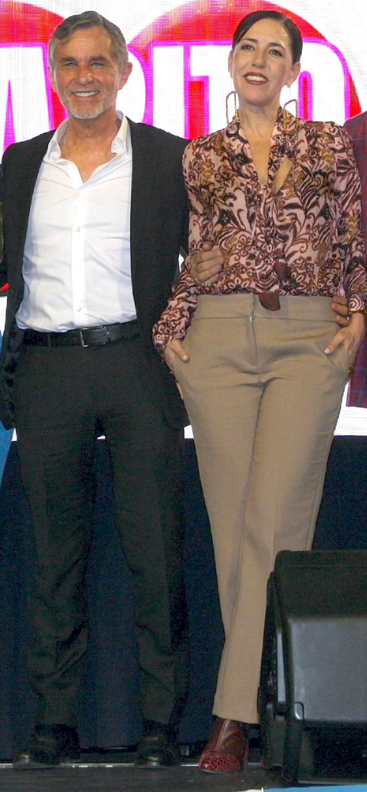 Humberto Zurita y Stephanie Salas son captados en una discusión