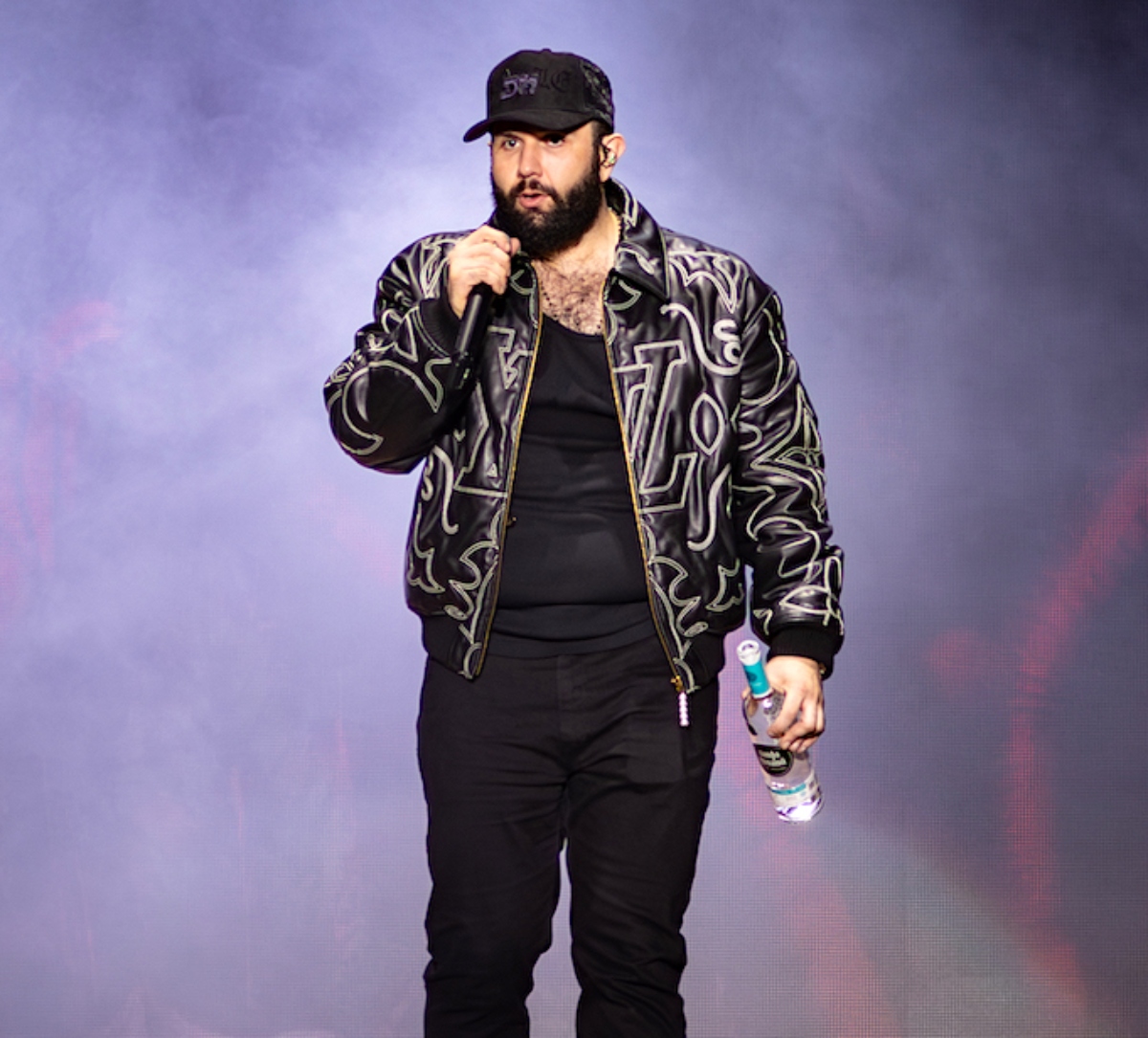 Carín León falls ill and has to postpone concerts